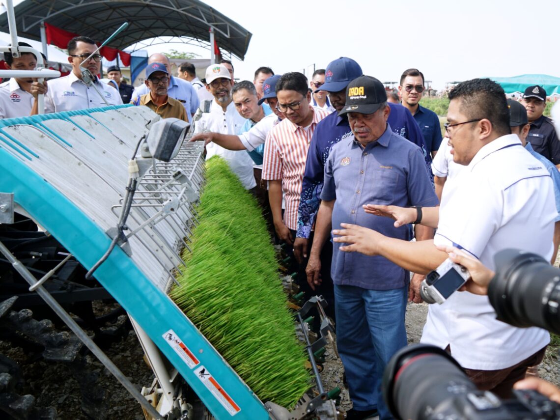 Kalau perlu beli dua kampit beras, beli dua kampit sahaja - Mohamad ...
