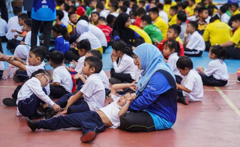 Pelajar lebih fokus kalau tempat duduk selesa dalam perhimpunan