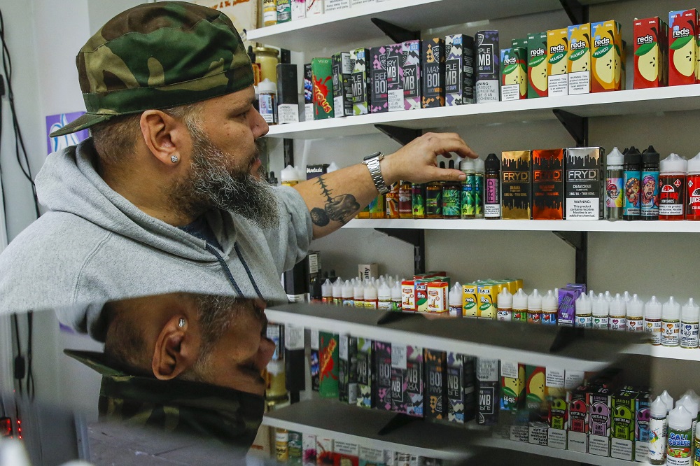 Sisa vape seberat enam Menara Eiffel dibuang setiap tahun - Utusan Malaysia