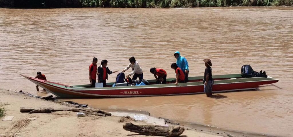 Jalan darat putus, tambang bot sampai RM100