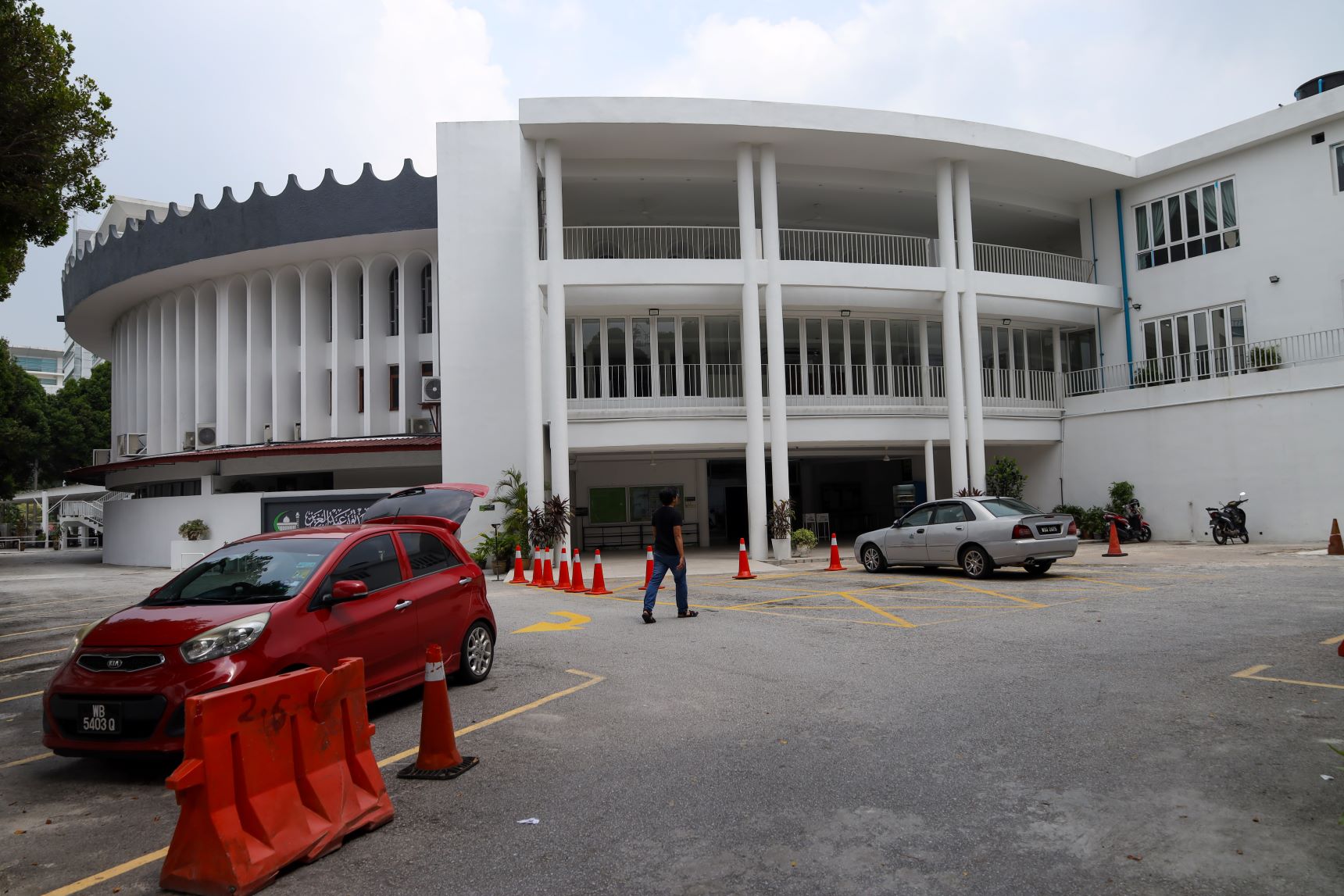 Masjid bulat ada 22 staf, cari dana sendiri - Utusan Malaysia