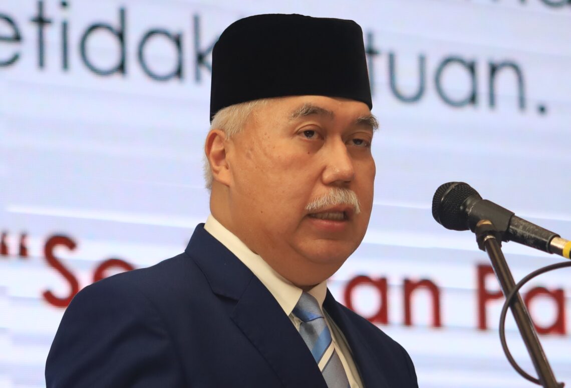 Tambat ringgit kepada mata wang komoditi - Utusan Malaysia