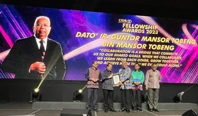 Pengarah Urusan Gading Kencana terima Anugerah Fellow CIDB 2023