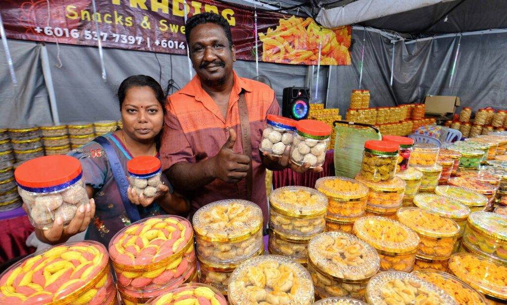 Peniaga kuih tradisional kekalkan harga sempena Deepavali - Utusan Malaysia