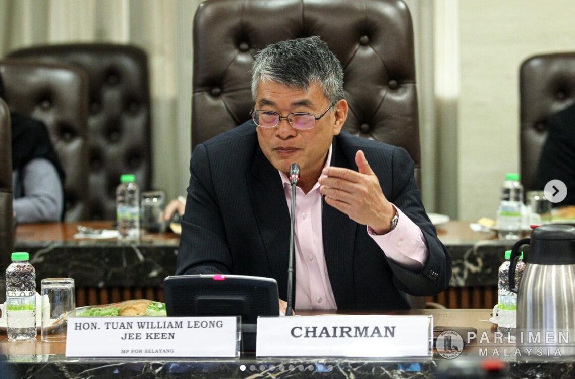 "Apa maksud Ambiga reformasi institusi perlahan?" - William Leong