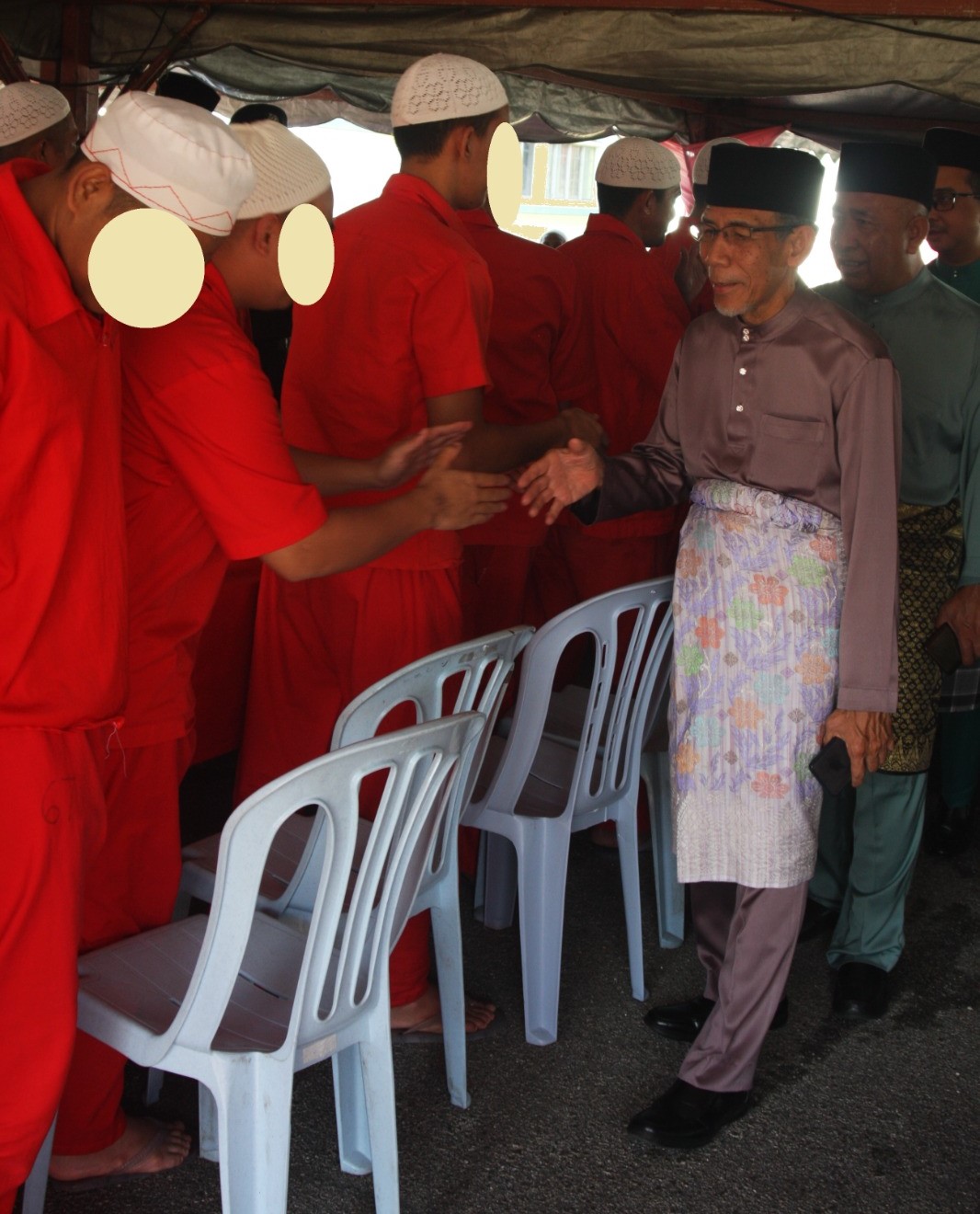 Menjunjung kasih Tuanku ingat pada kami - Utusan Malaysia