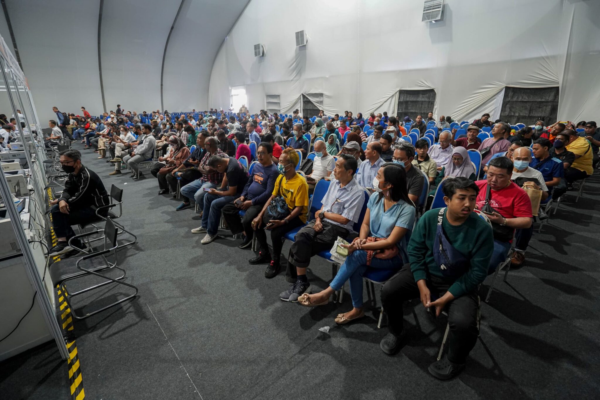 Kaunter kurang saman PDRM diserbu orang ramai - Utusan Malaysia