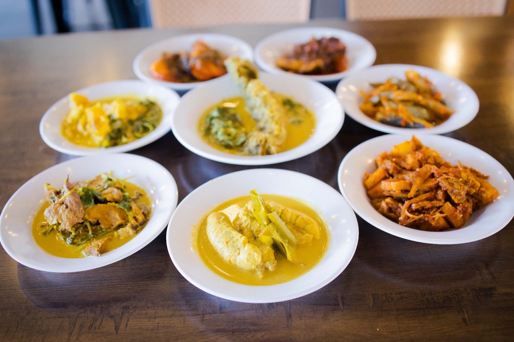 Bawal Sendeng gamit penggemar menu ikan bawal goreng - Utusan Malaysia