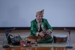 Bernafasnya Awang Batil di era digital