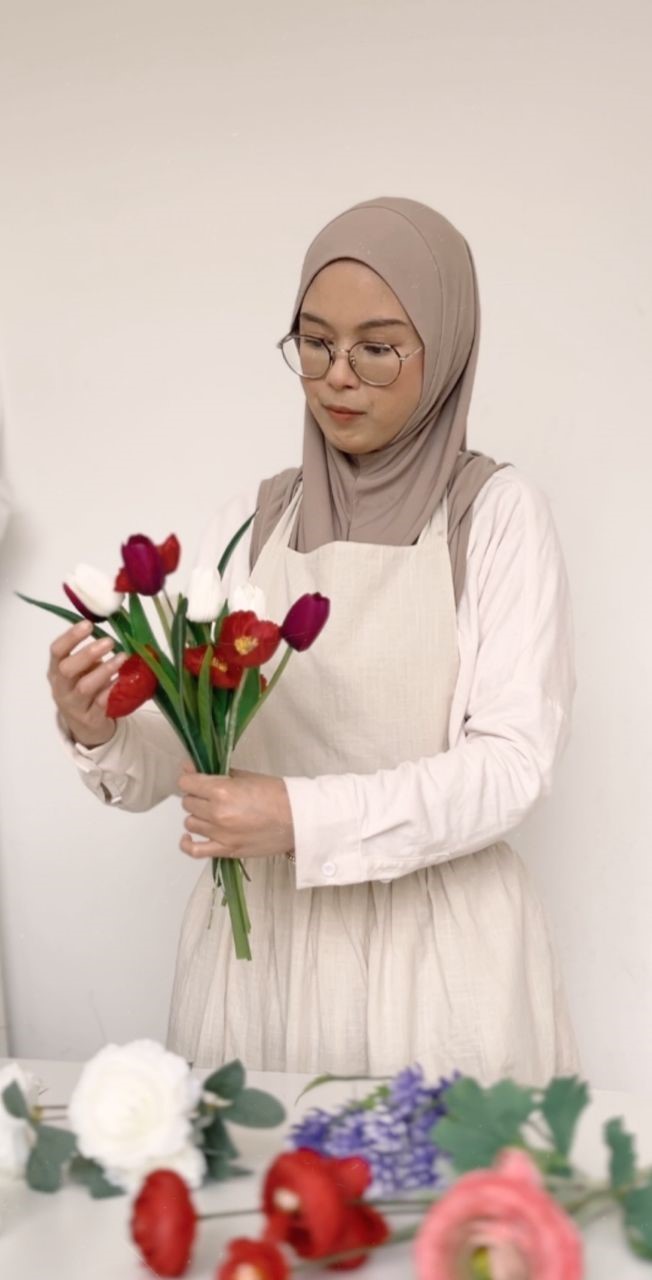 ‘Main’ bunga tangan tengah malam