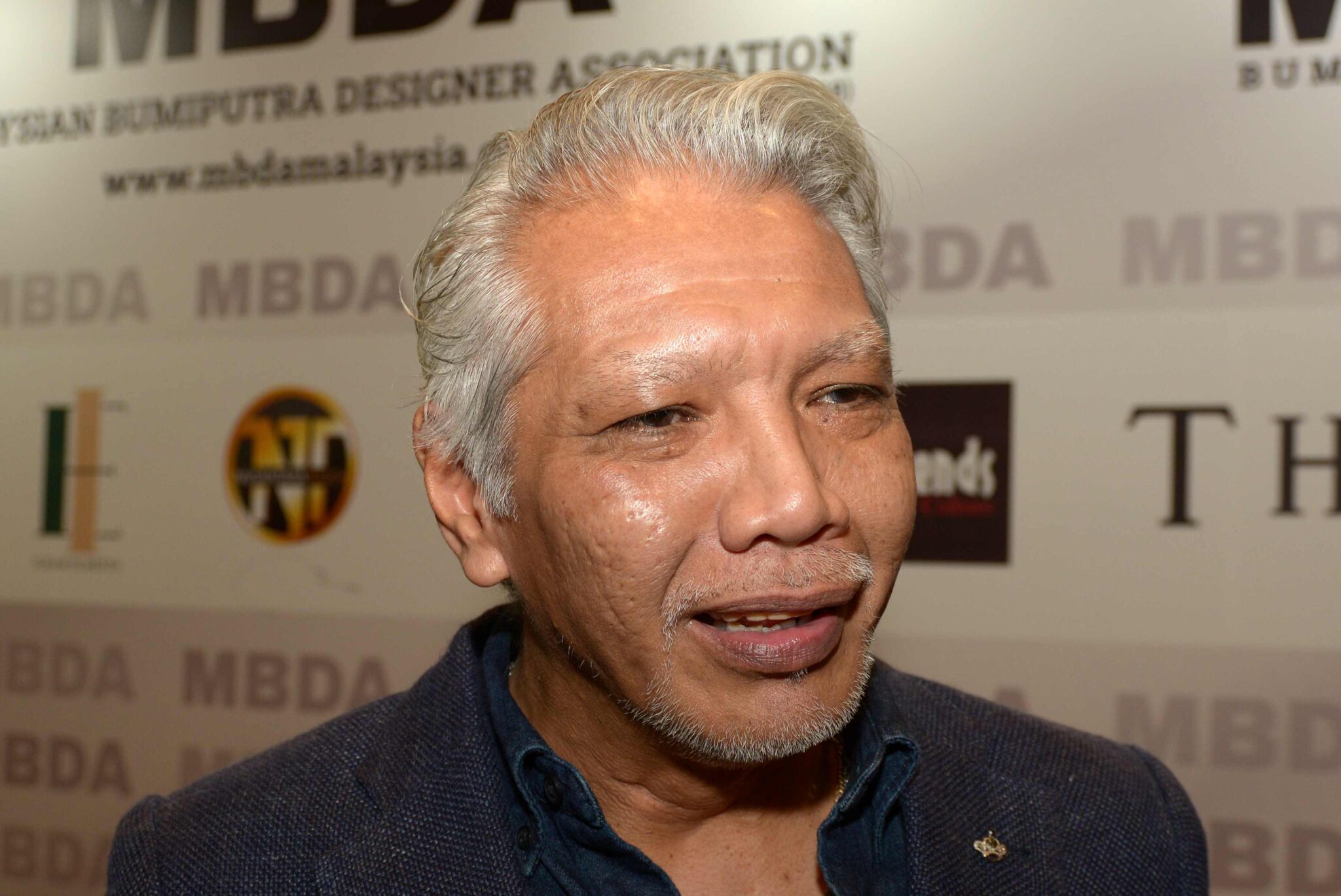 Jingga gelap, merah bata diramal warna tema Aidilfitri 2024