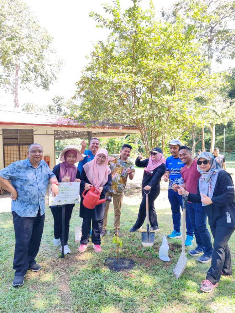 SCIMPA tanam anak pokok wujudkan alam sekitar mampan - Utusan Malaysia