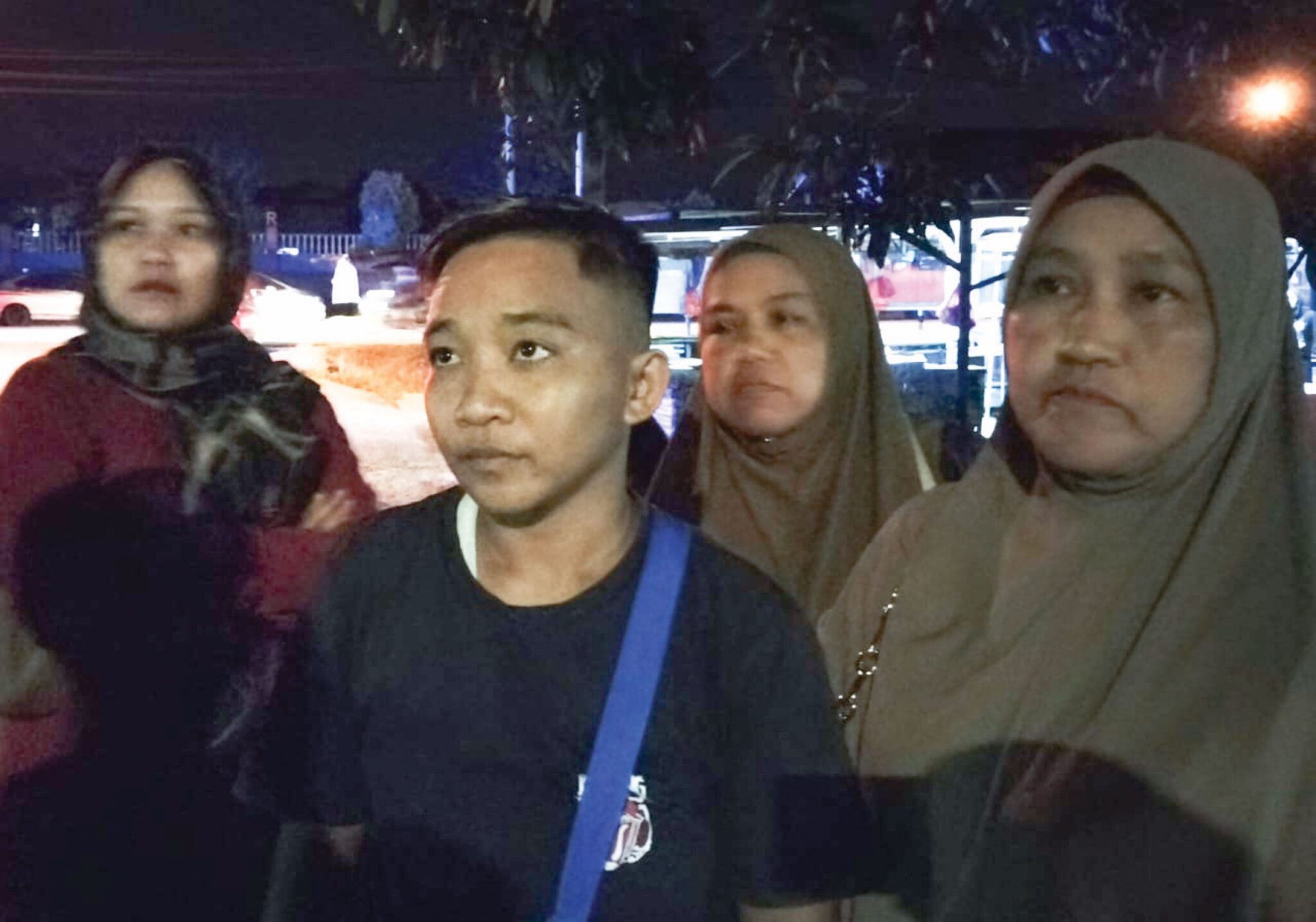 Cebisan kain hampir serupa dengan baju dipakai Bella