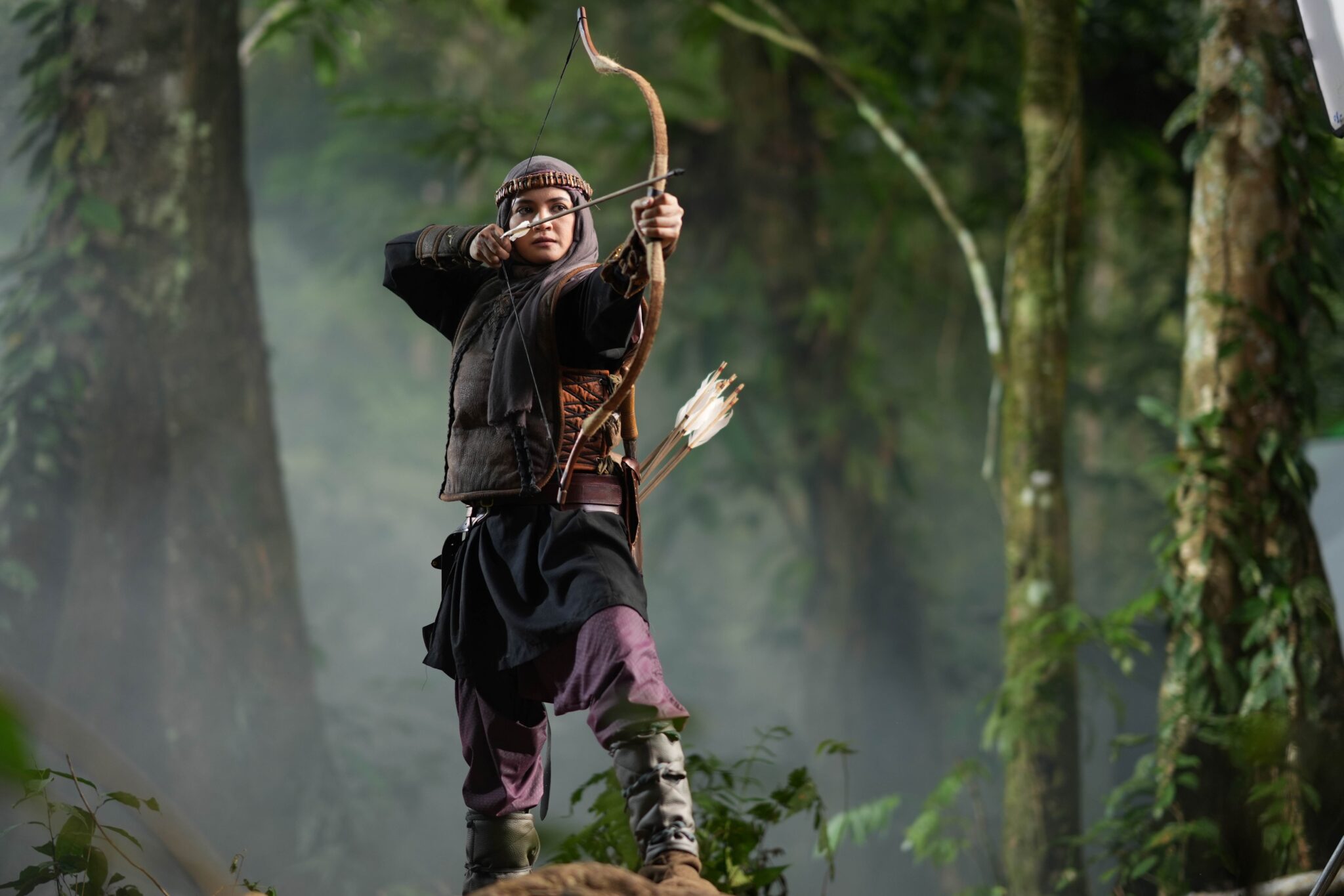 Tutup aurat, sesuai untuk berperang - Fazura pertahankan kostum ...