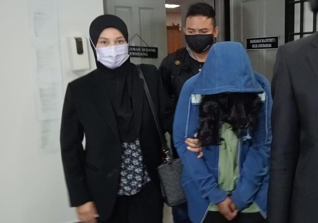 Sarjan wanita didakwa terima rasuah RM20,000 - Utusan Malaysia