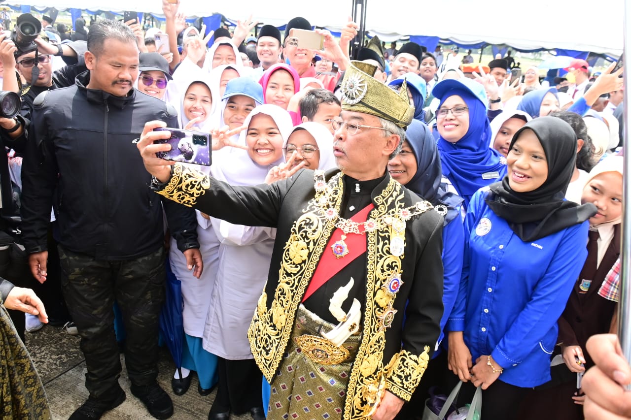 Al-Sultan Abdullah, Tunku Azizah kembali ke Pahang, disambut meriah ...