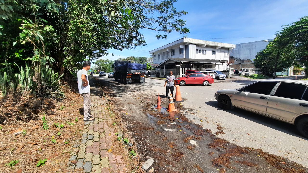Jalan berlopak sejak dua bulan lalu bertambah teruk