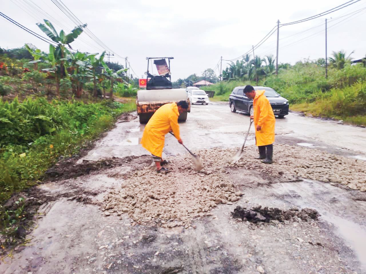 ‘Jalan ke bulan’ di Kinabatangan dibaiki