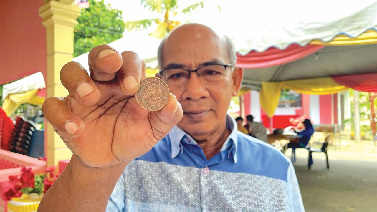 Warga emas simpan syiling antik sejak 40 tahun lalu