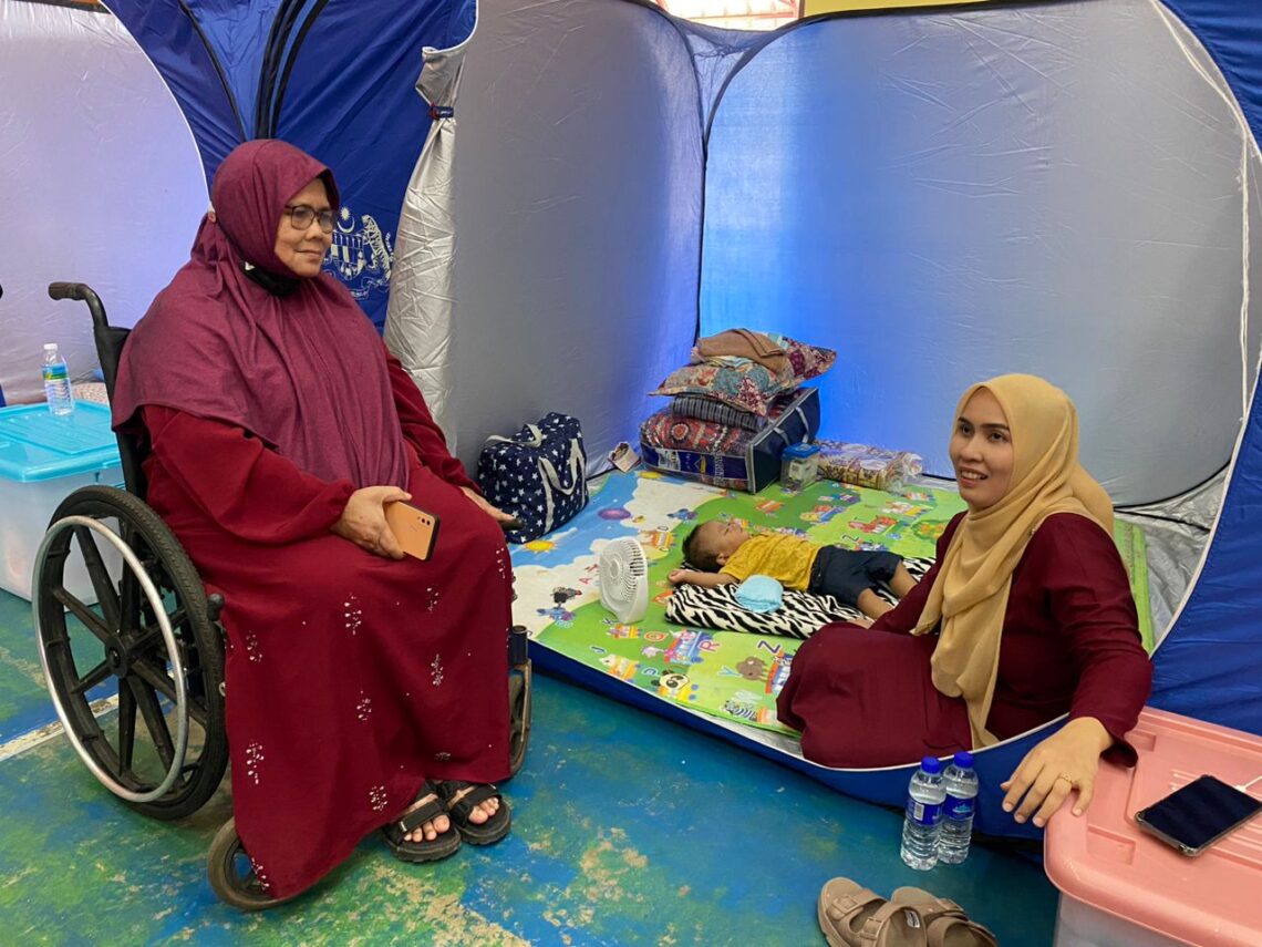 Shahrizat bertanding jawatan Ketua Pergerakan Wanita UMNO? Shahrizat bertanding jawatan Ketua Pergerakan Wanita UMNO?