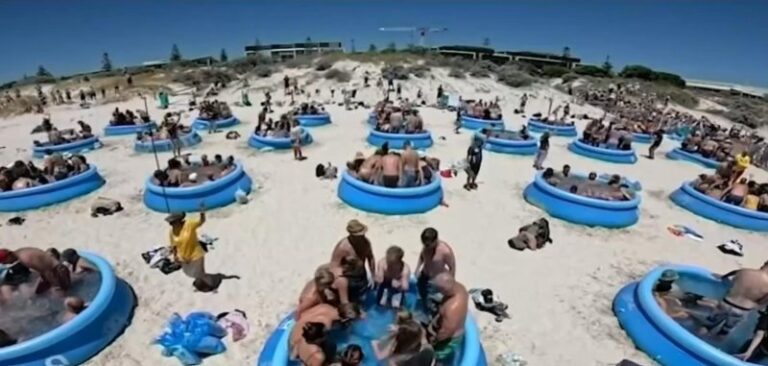 Australia catat rekod dunia mandi ais teramai