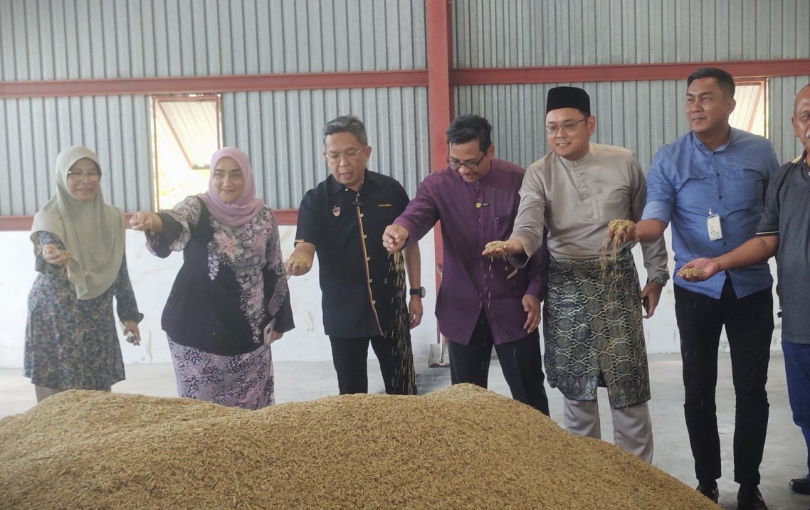 Beras Negeri Sembilan: Pesawah ditawarkan harga RM1,600 per tan metrik - Utusan Malaysia