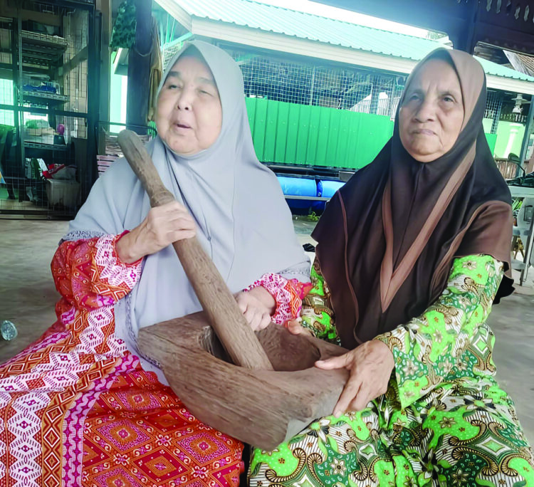 Lesung tangan kayu usia 100 tahun jadi koleksi artifak
