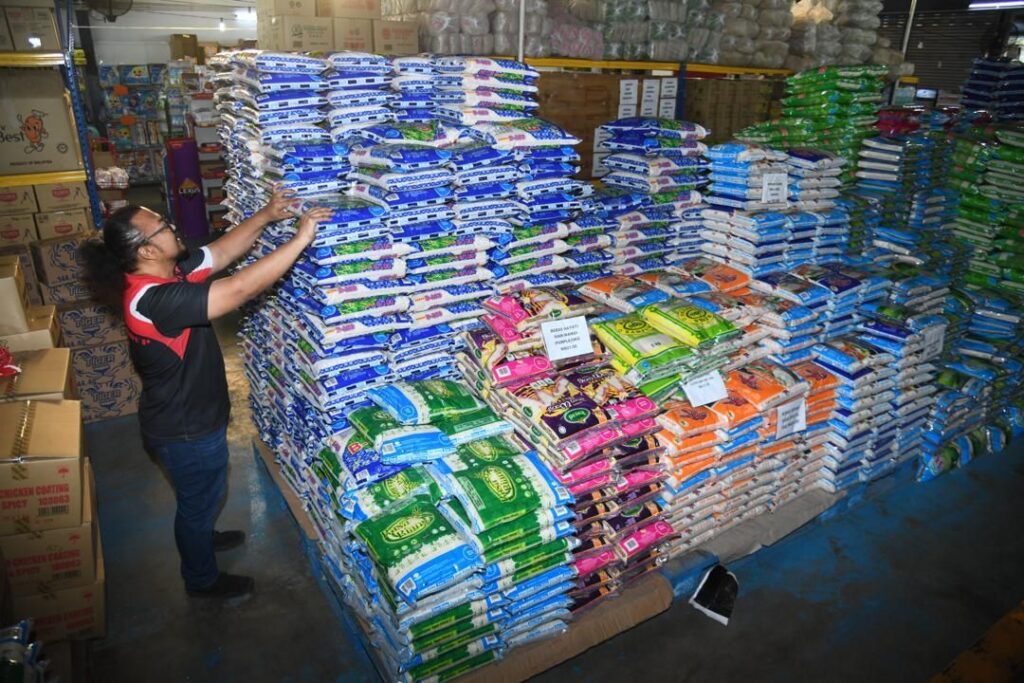 Beras import tiga kali mahal