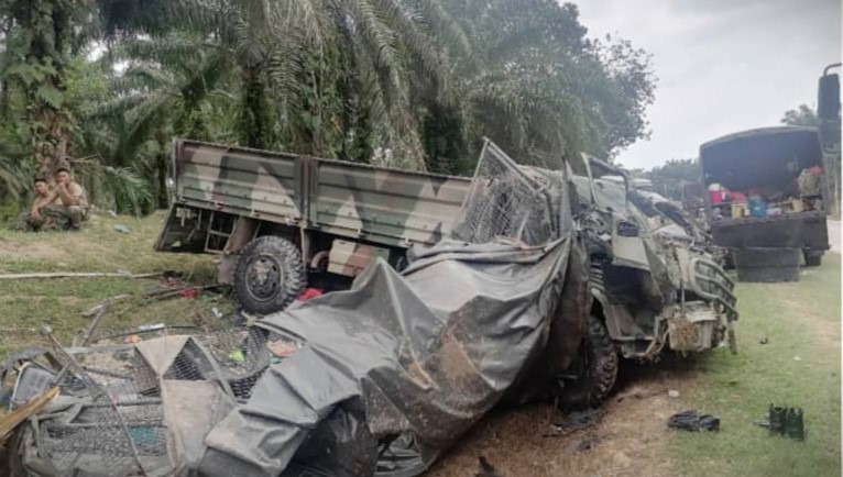 Anggota tentera parah, trak dipandu terbabas - Utusan Malaysia