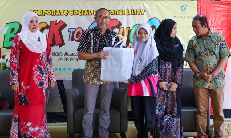 Gas Malaysia rai 350 pelajar dalam program Back-To-School - Utusan Malaysia