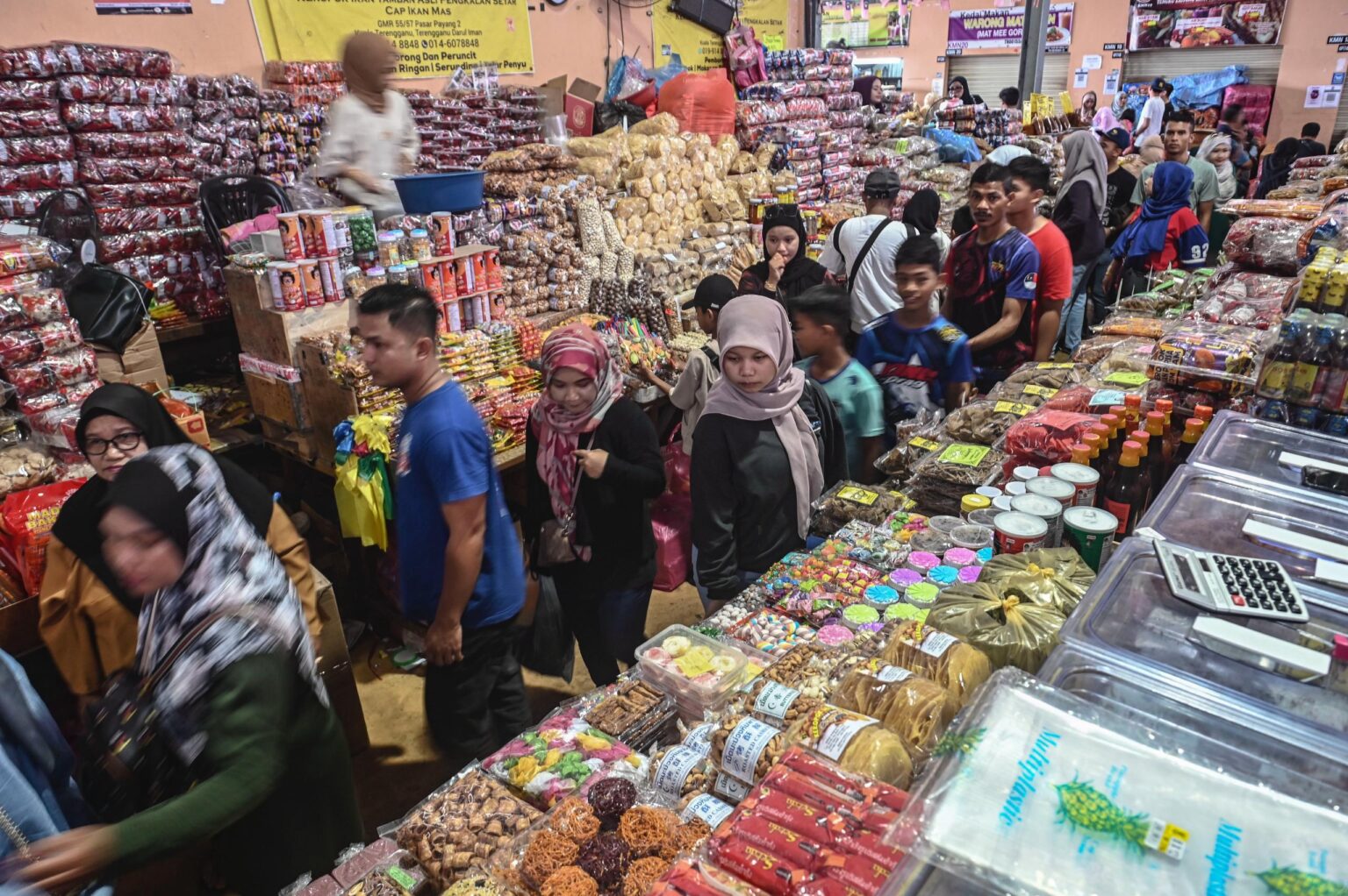 Musim cuti: Peniaga Pasar Kedai Payang ramai senyum - Utusan Malaysia