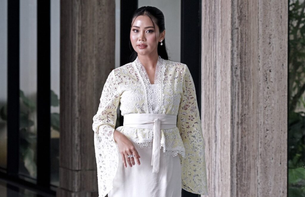 Siti Khadijah lempang muka Redza Rosli - Utusan Malaysia