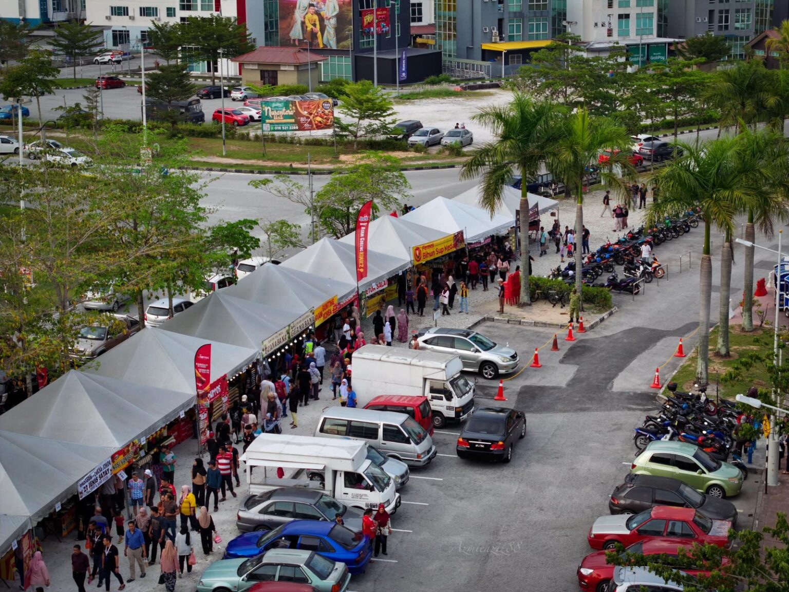 Bazar Ramadan Bulatan Sultan Azlan Shah terpanjang di Perak