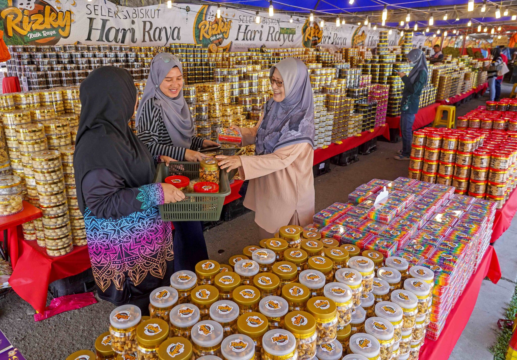 Biskut, baju raya dan balik kampung