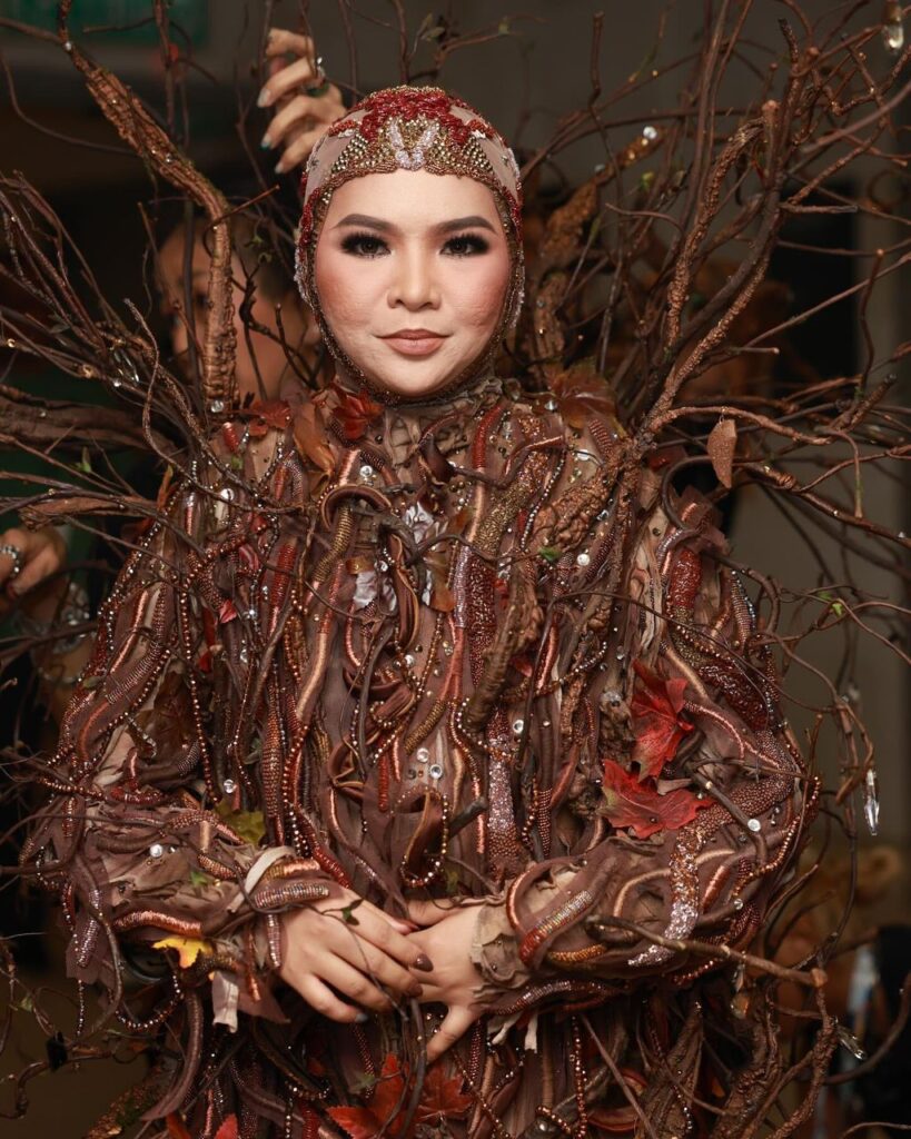 AJL38 ; Aina Abdul ‘menjelma’ sebagai pokok di musim luruh - Utusan ...