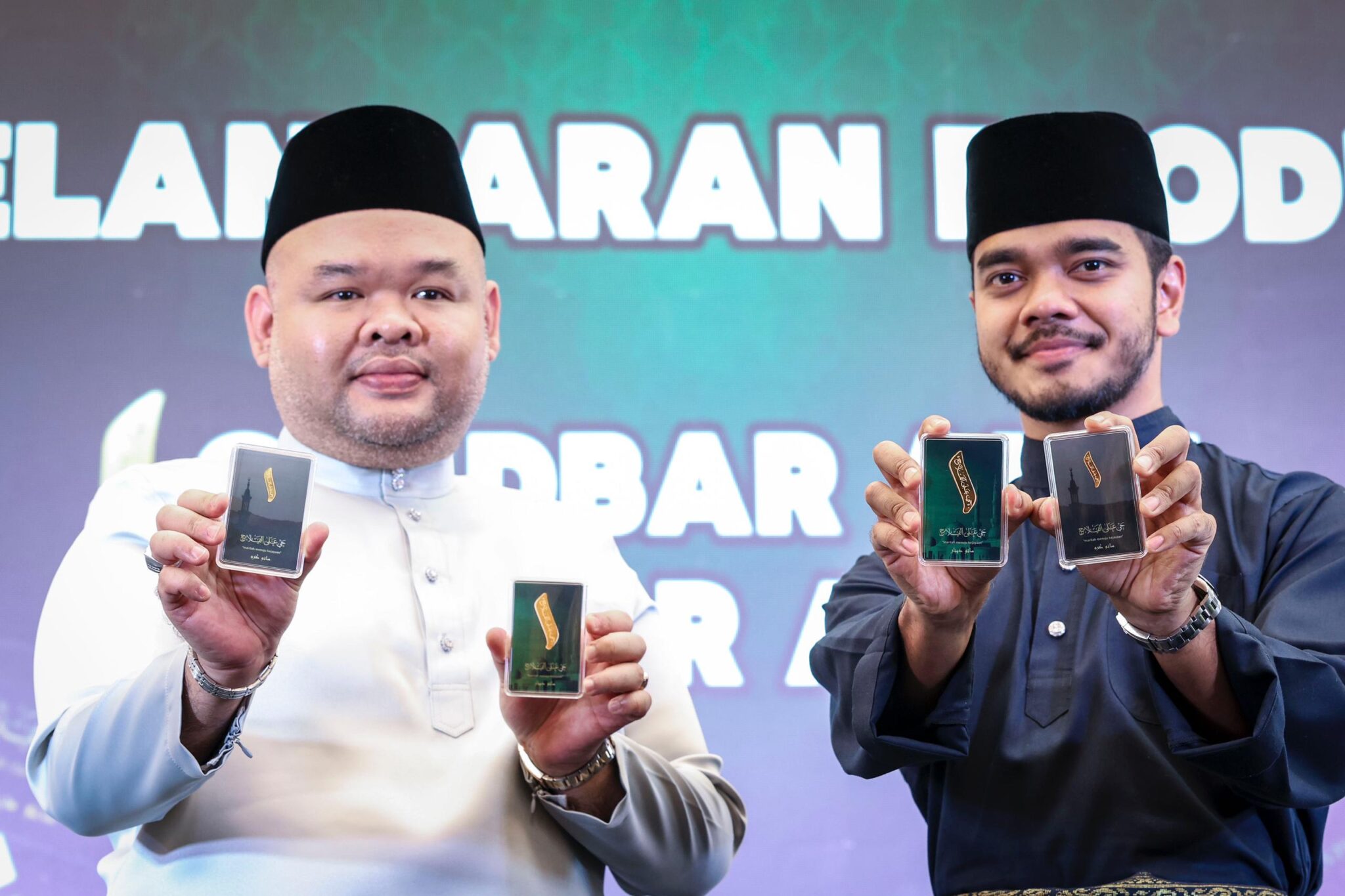 Alif Satar bangga jadi duta emas abjad Alif pertama di dunia - Utusan ...