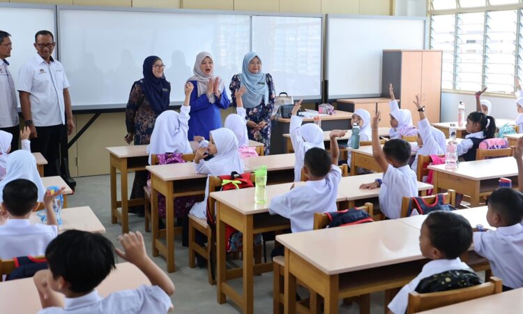 Lima juta pelajar mula sesi sekolah 2024 - Utusan Malaysia