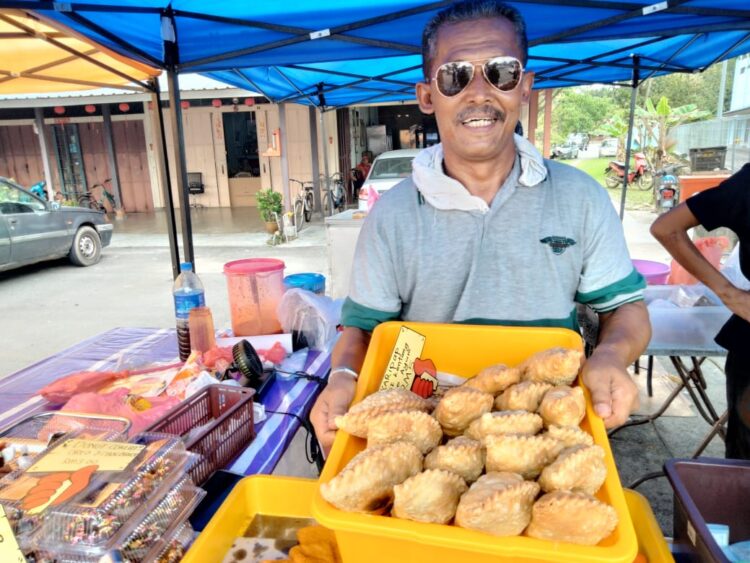Jual 20 keping karipap gergasi sebagai percubaan