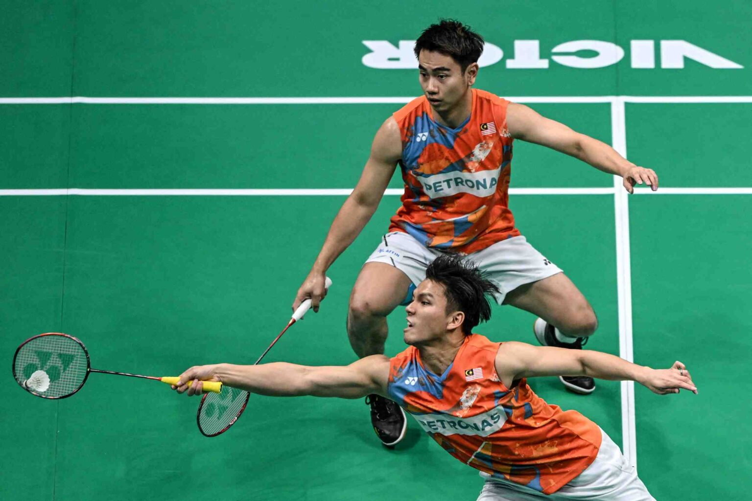 Warga emas menitis air mata terima sumbangan beras