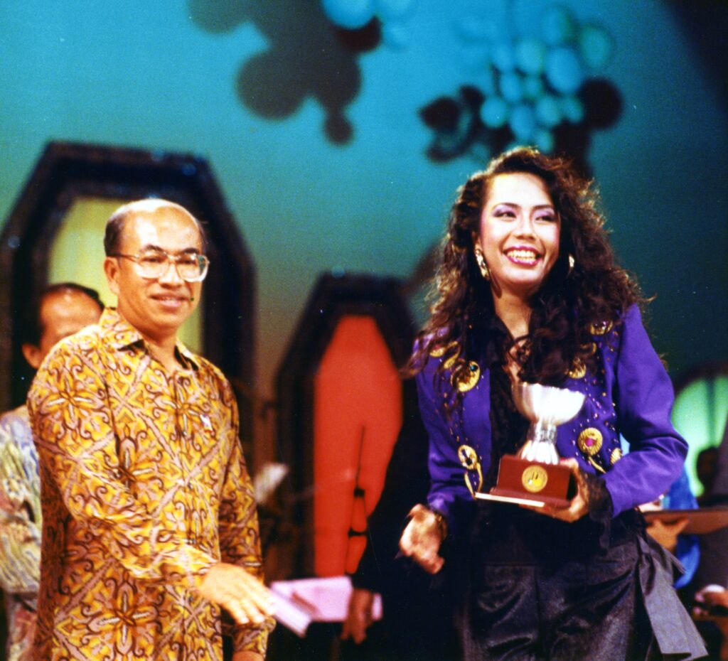 Kekal beraya cara lama - Utusan Malaysia