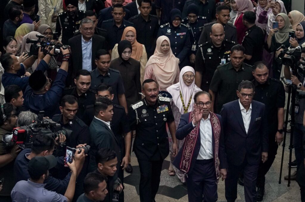 Lelaki cetus panik temukan bom zaman perang - Utusan Malaysia