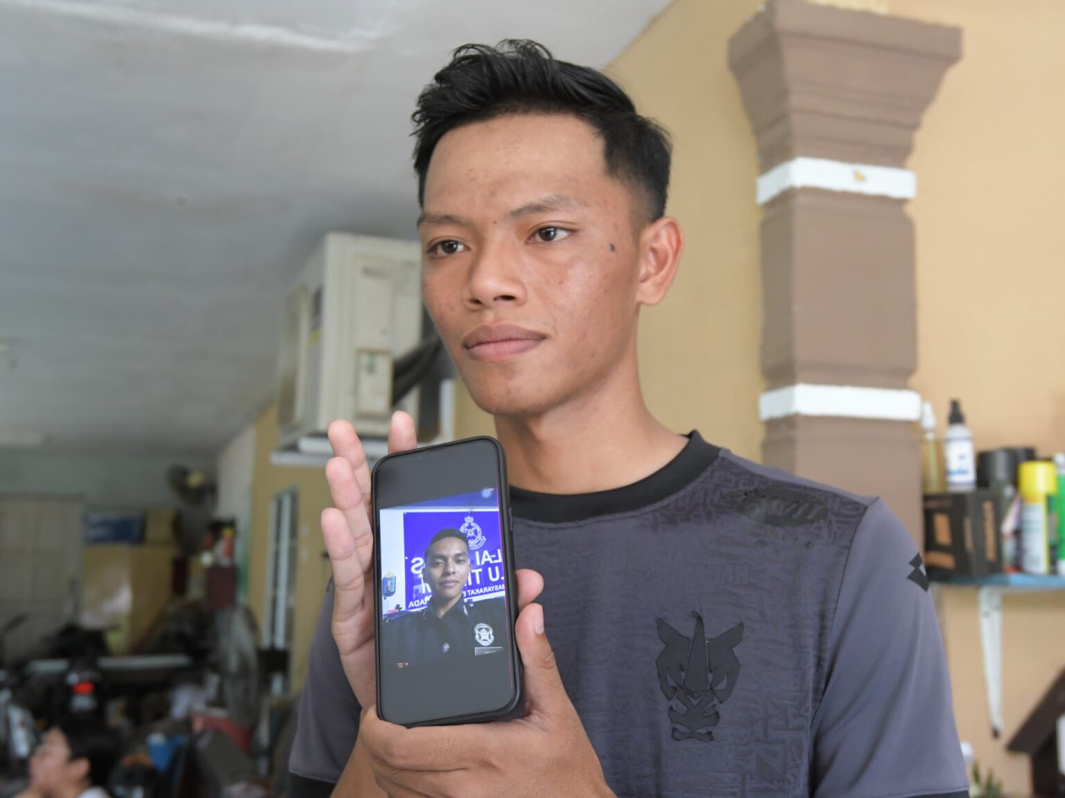 Balai polis diserang: 'Saya belum jadi abang yang baik untuk dia ...