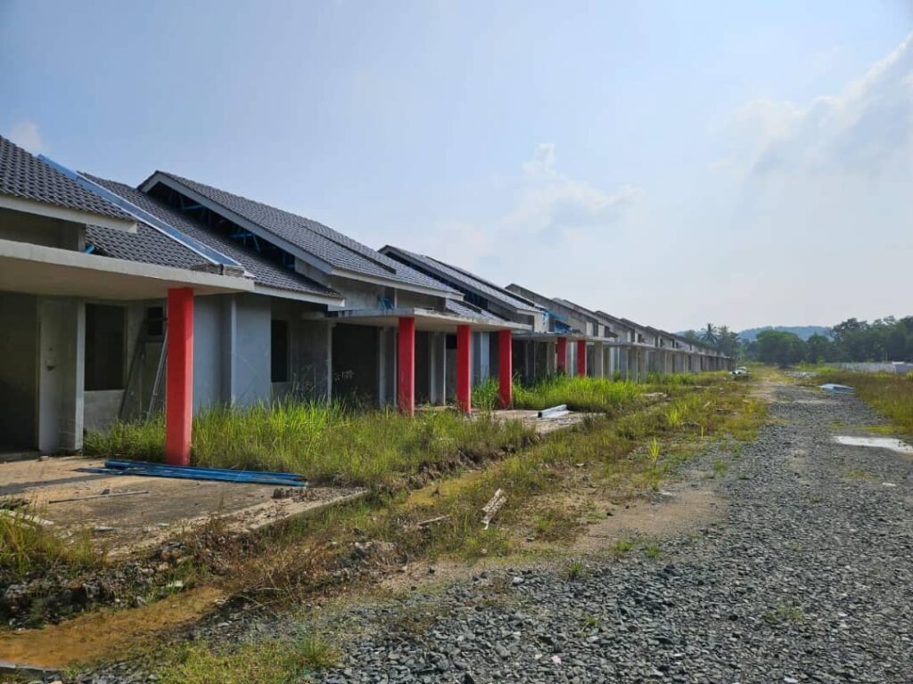 Apa status 10 projek Rumah Pahang?