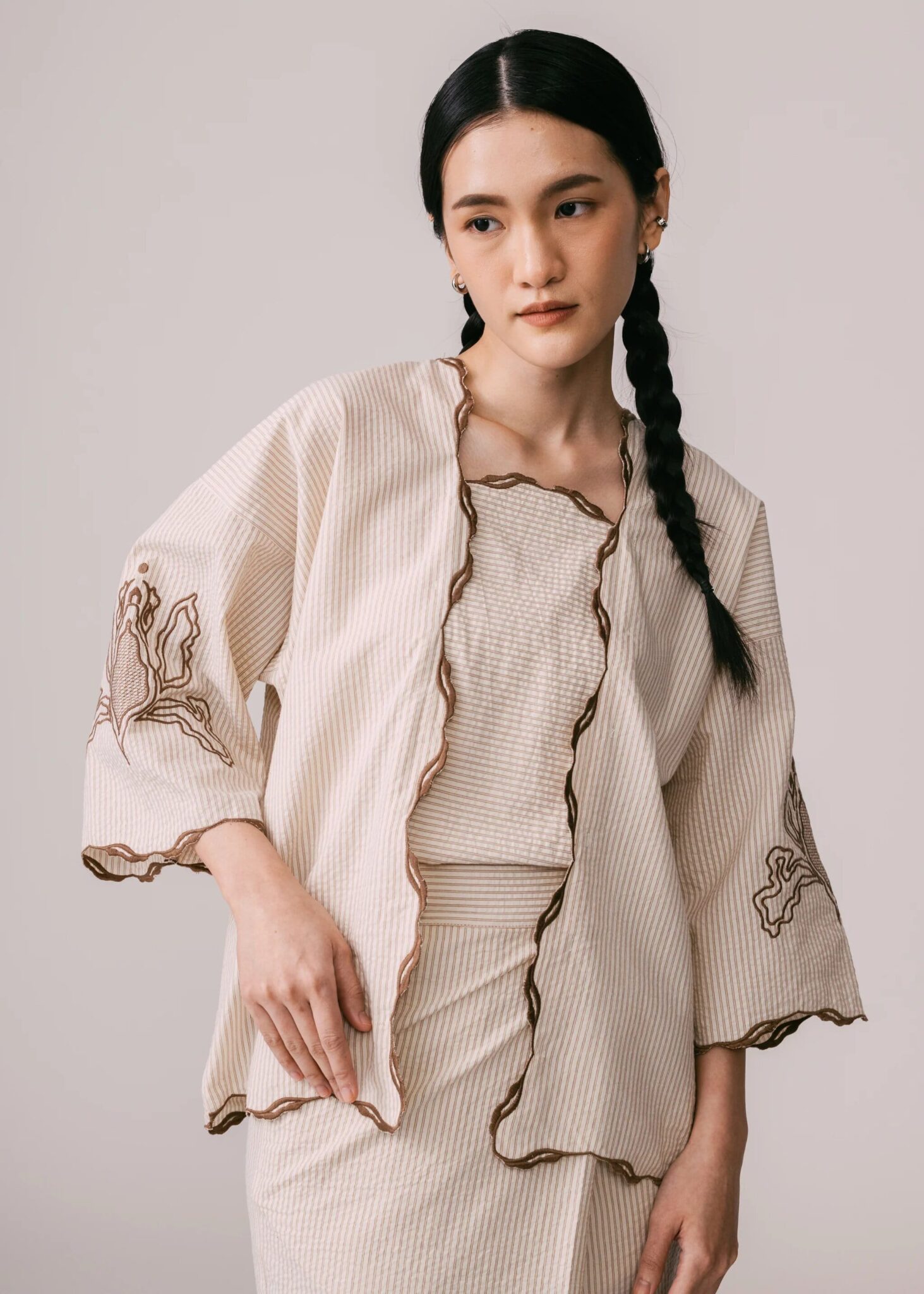 Mekar gaya bersama kebaya