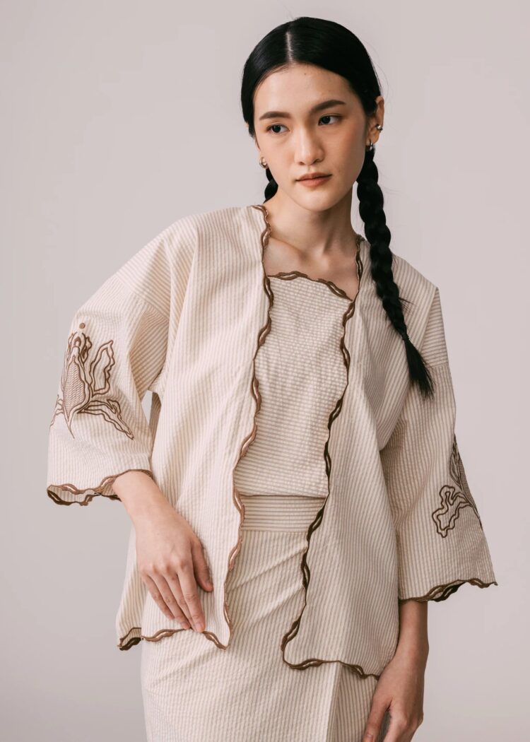 Mekar gaya bersama kebaya