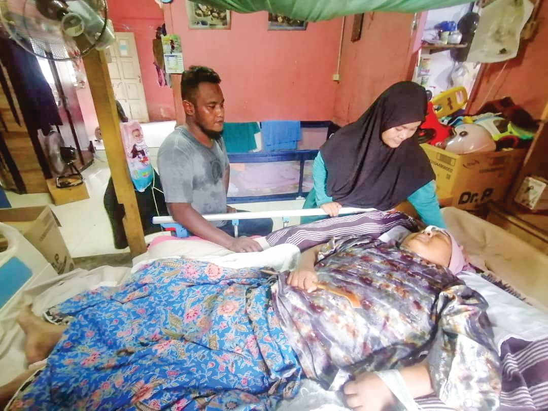 Tidak pernah lelah jaga ibu mentua terlantar sakit