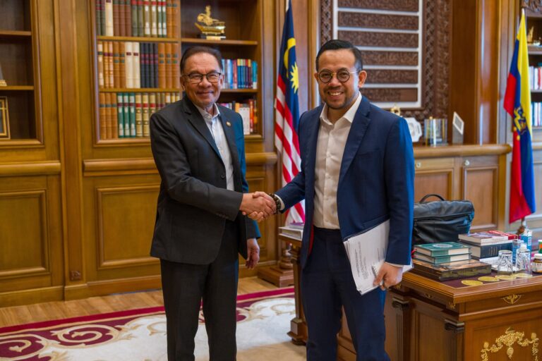 Steven Sim menteri kuat bekerja, kurang bercakap