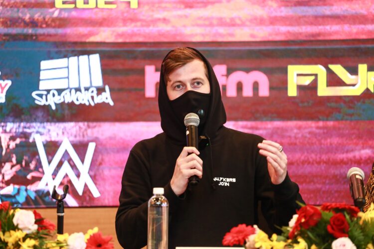 Alan Walker di sebalik topeng, baju hoodie - Utusan Malaysia