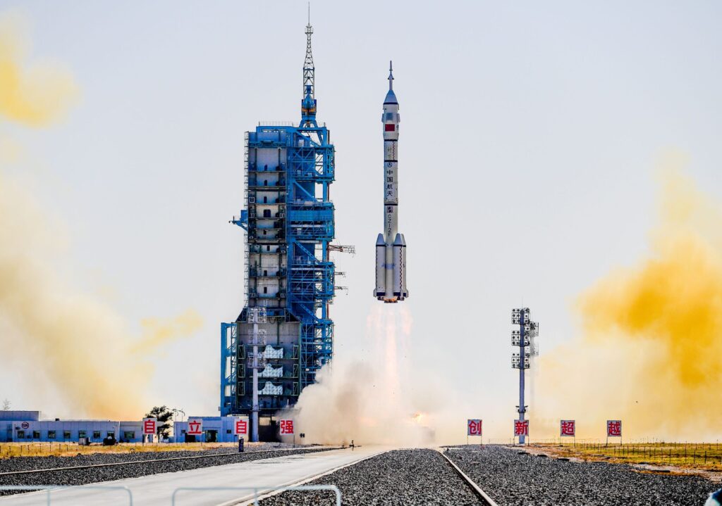 China umum calon angkasawan pertama dari Hong Kong, Macau