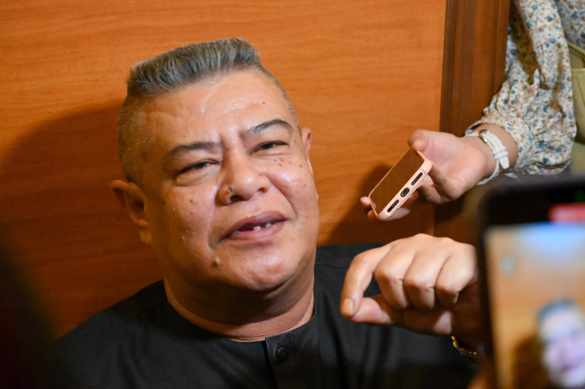 Saya sempat mengucap, mohon maaf kepada anak isteri - Azlee Senario ...